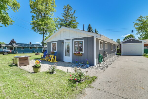 Houghton Lake Cottage W/ Patio: Walk To Waterfront - Houghton Lake, MI