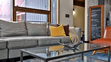 Casa, 4 quartos | Sala de estar | Smart TV