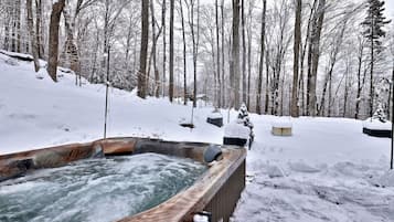 Casa, 4 quartos | Banheira de hidromassagem exterior