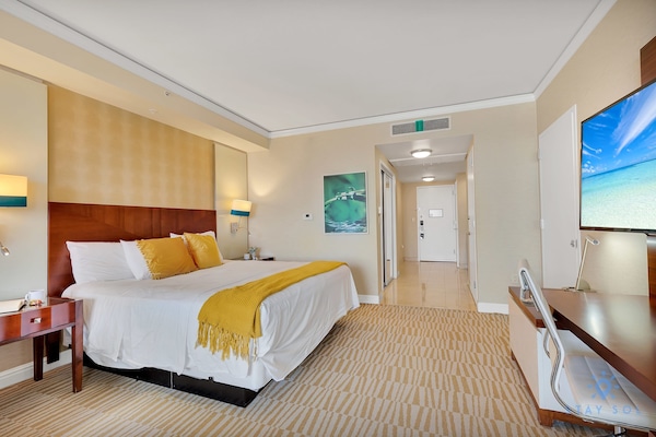 Luxurious Beach Resort Gym Balcony - Sunny Isles Beach, FL