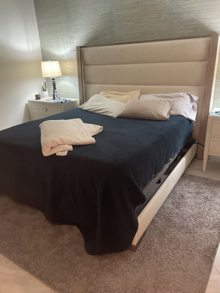 Lakewood National Golf Club Pet Friendly Fully Furnished Penthouse Condo - Lakewood Ranch, FL