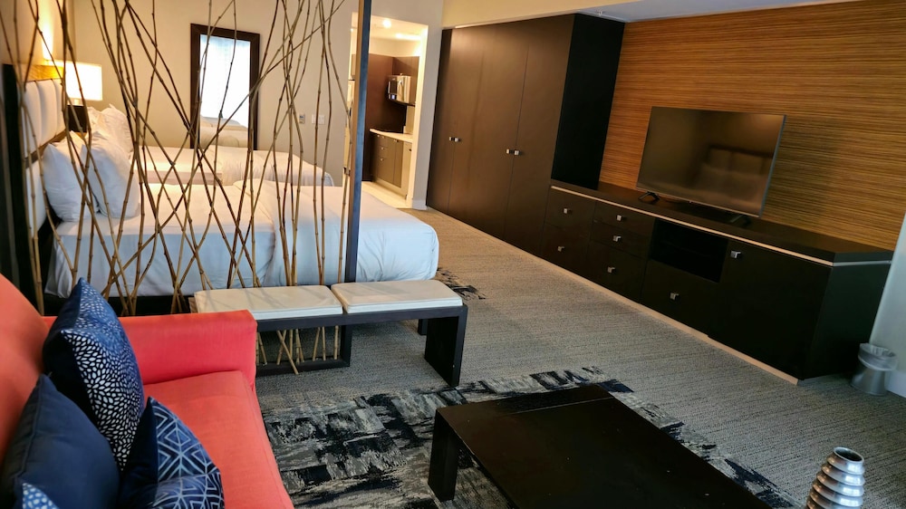 Pool, Spa, Dining, Parking – Resort Style Studio - Miami, FL