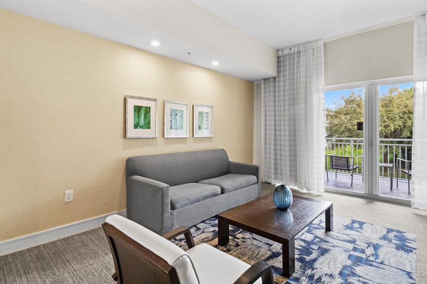 Ada 1070 Sq Ft Studio With Kitchen, Living, W/d - Doral, FL