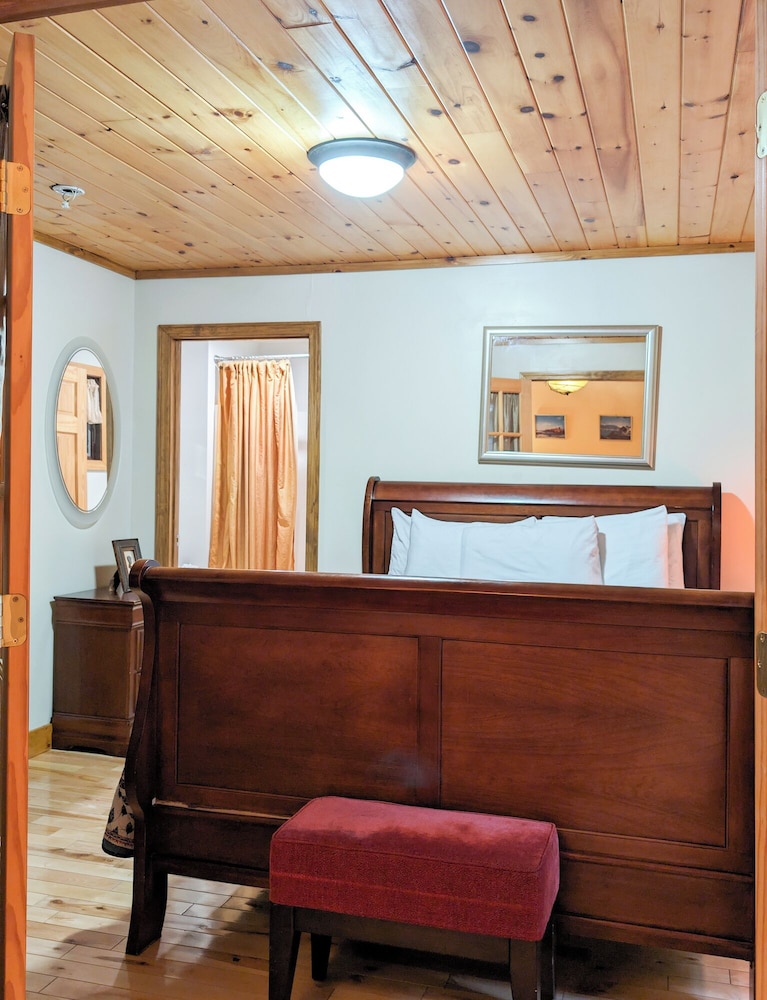 Comfortable & Rustic Cabin_Acadia_Cabin 16 - Bar Harbor | Vrbo