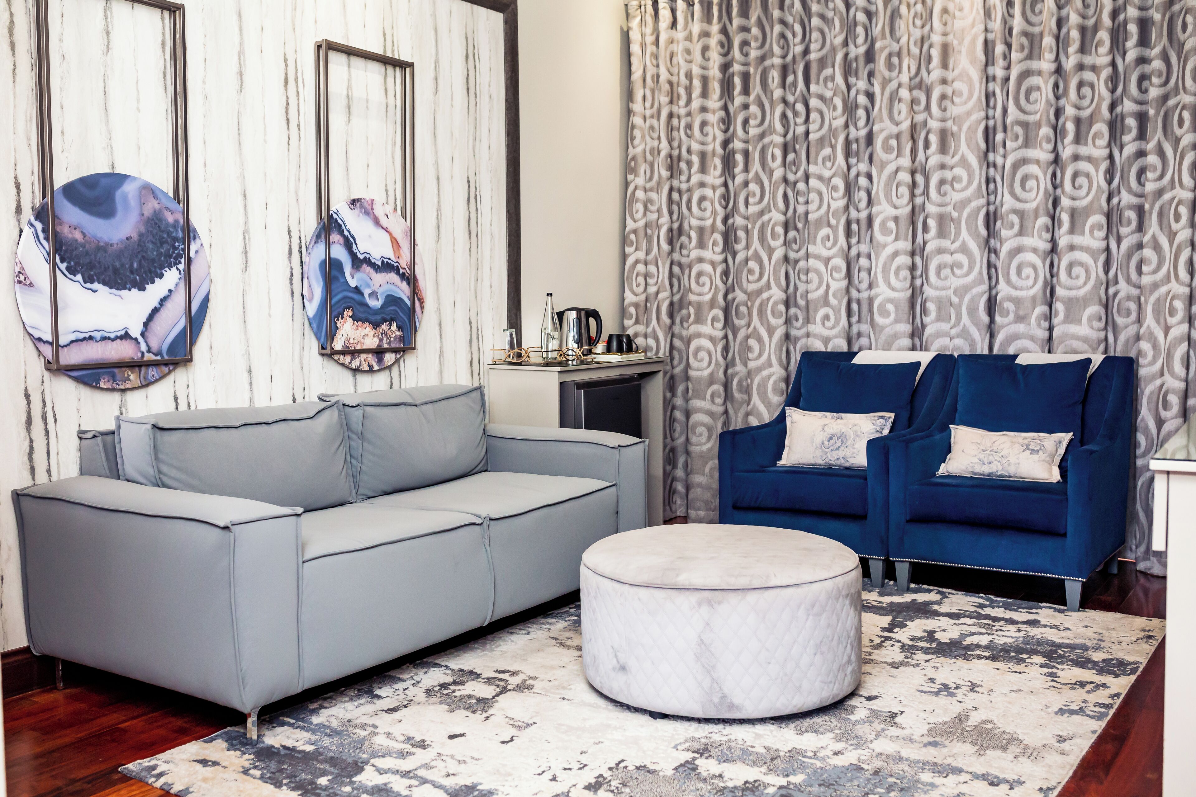 Suite Presidencial, vista para o lago | Sala de estar | Smart TV 