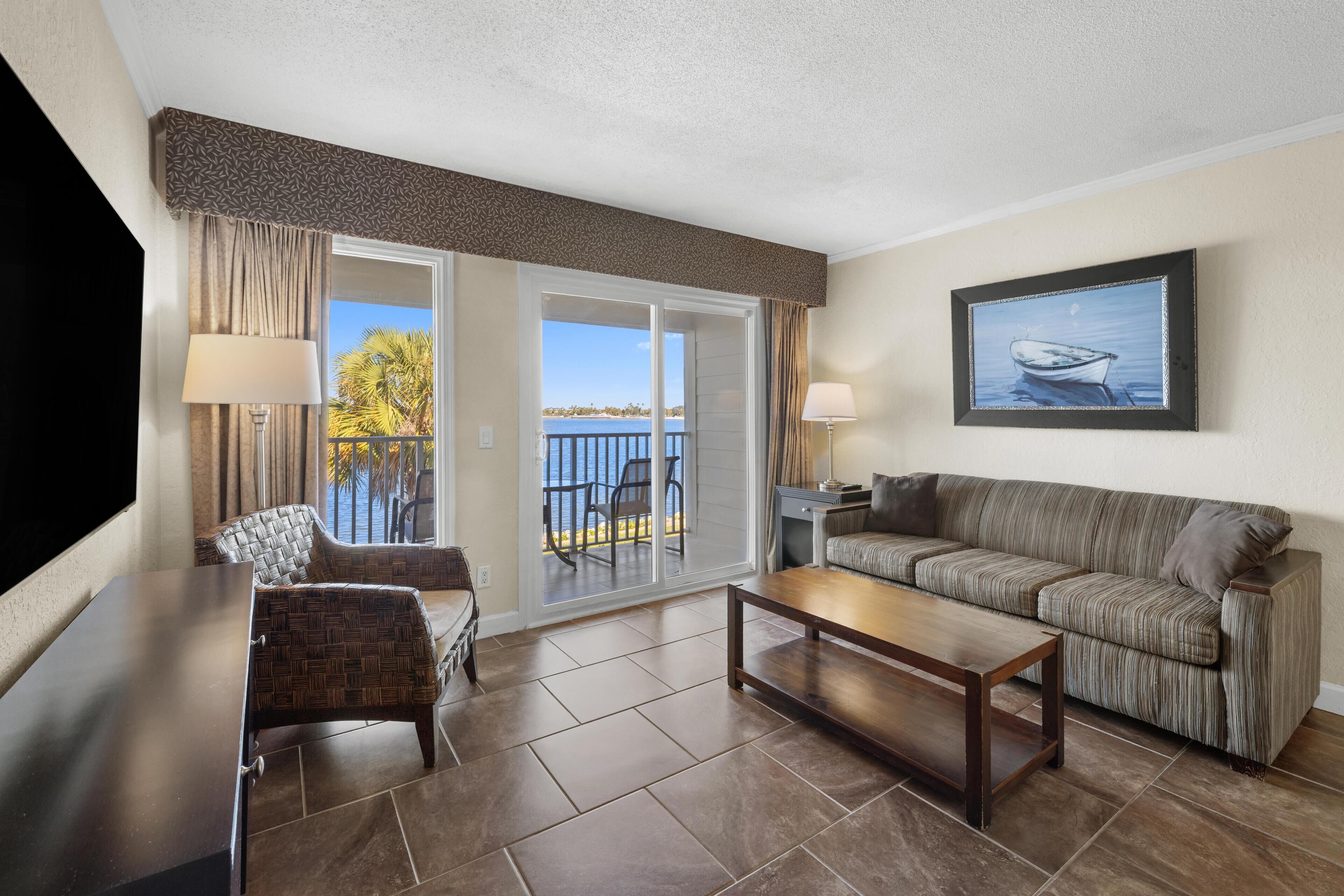 Pool View 1br Condo W/ Pool Bar & Restaurant - Tampa, FL