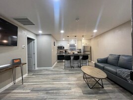 Quarto Duplo | Sala de estar | Smart TV de 50 polegadas com canais digitais 