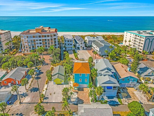 Sunshine Lane By Distinctive Beach Rentals - Treasure Island, FL