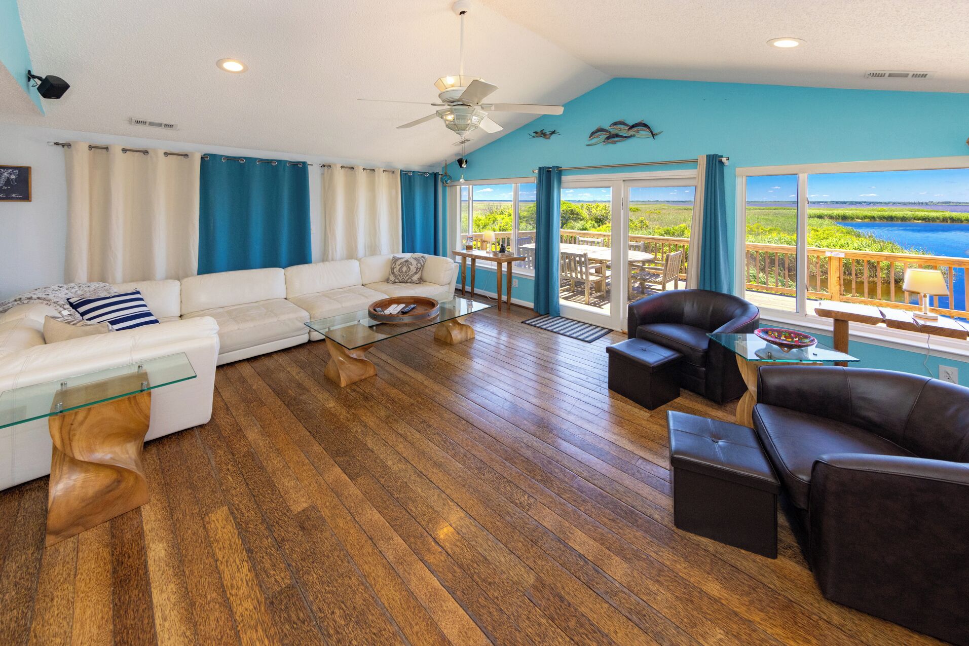 Back Bay Dog- Pool, Hot Tub, Bay, Sleeps 13 - Sandbridge Beach, VA