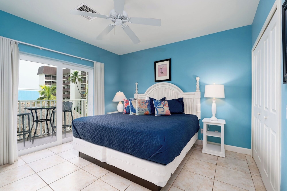 Cozy Condo Located In Times Square At Fort Myers Beach - Fort Myers Beach, FL