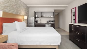 Suíte estúdio, 1 cama King, acessível (Hearing) | Escrivaninha, Wi-Fi de cortesia