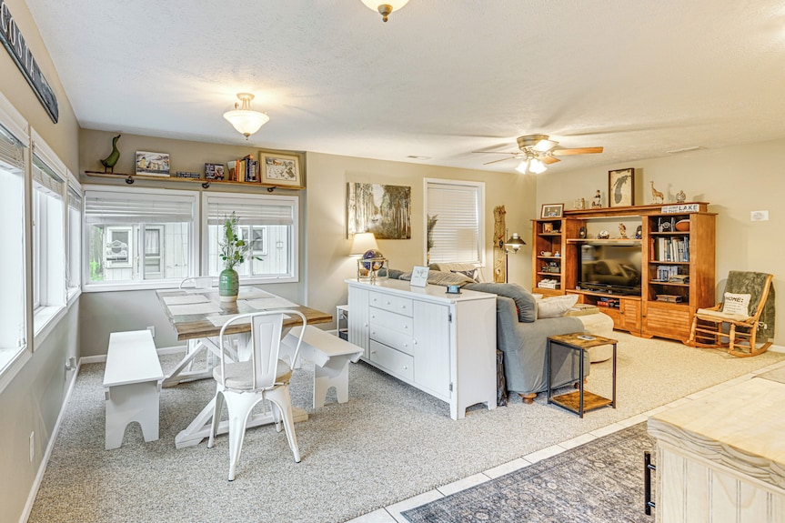 2 Mi To The Lake: Mecosta Getaway With Fire Pit! - Michigan