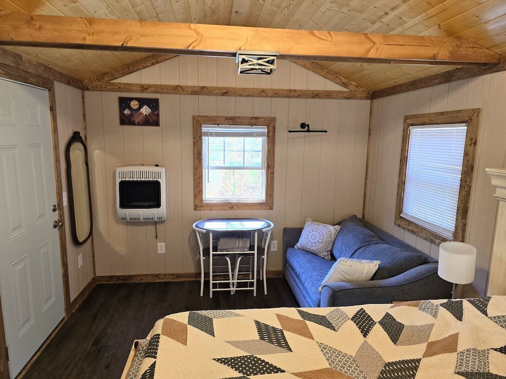 Cozy Warm Creekside Escape w/ WiFi & Hot Shower - Purlear | Vrbo