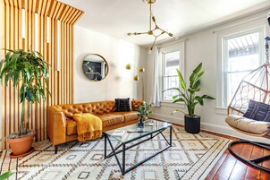 Casa superluxo, cozinha, no andar executivo | Área de estar | Smart TV 55 polegadas com canais digitais, Netflix, Hulu