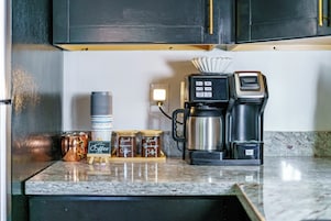 Casa Deluxe, 2 quartos, no canto | Cozinha privada | Um frigorífico/congelador grande, um micro-ondas, um forno