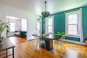 Casa luxo, 2 quartos, no canto | Sala de jantar