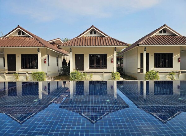 Thanawong Pool Villa - Thani