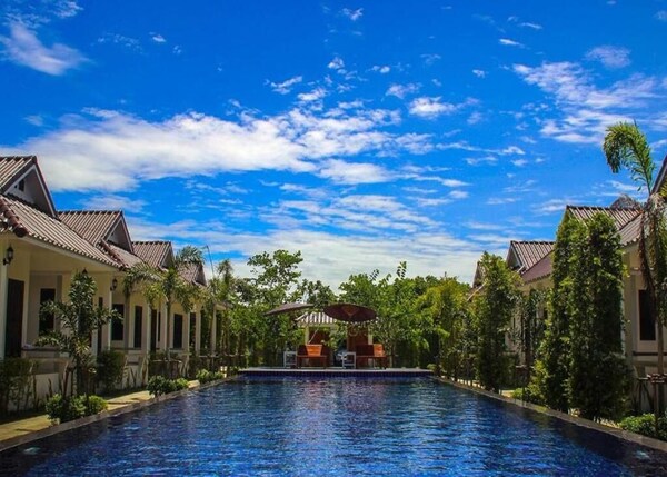 Thanawong Pool Villa - Thani