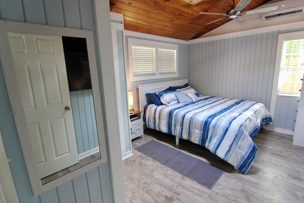 Cozy 2-bedroom Cottage In Old Town Key West, With Shared Pool - Key West, FL