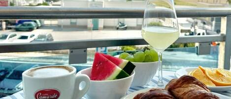 Escrivaninha, ferros/tábuas de passar roupa, Wi-Fi de cortesia