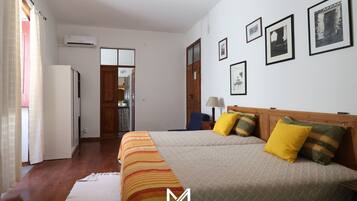 Quarto Twin Deluxe | Berços/camas para crianças grátis, Wi-fi grátis