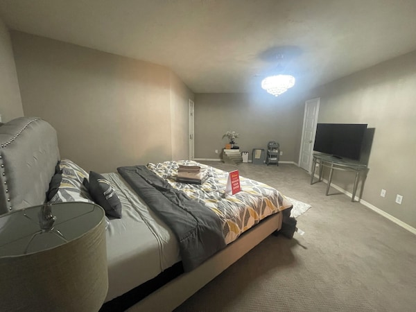 Elux With Heated Pool Spa - Houston