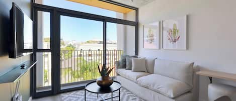 One Bedroom | Sala de estar | Smart TV de 24 polegadas com canais digitais, Netflix
