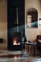 Smart TV de 32 de polegadas com canais digitais, livros, aparelhagem 