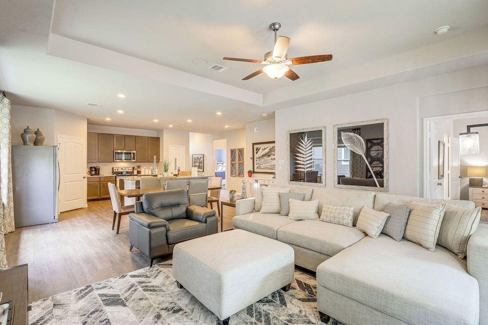 Walk To Brazos County Expo: Elegant Home W/ Grill! - Tunis, TX