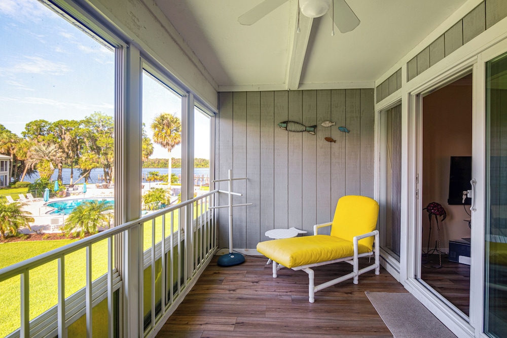 Quaint Welaka Getaway: Steps To St Johns River! - Crescent City, FL