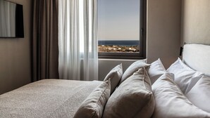 Carven 2 Bedroom Suite | Sea View | Vista para a praia ou o mar