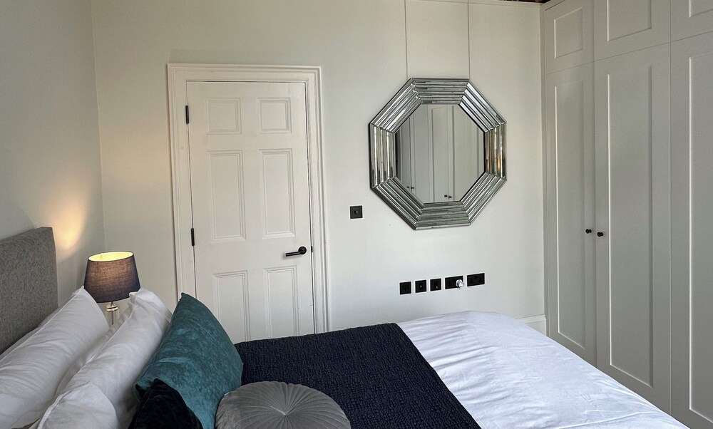 Stunning Bloomsbury Apartment. 4-meter high ceiling! - London | Vrbo