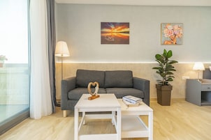 Quarto Deluxe, vista para o pátio | Sala de estar