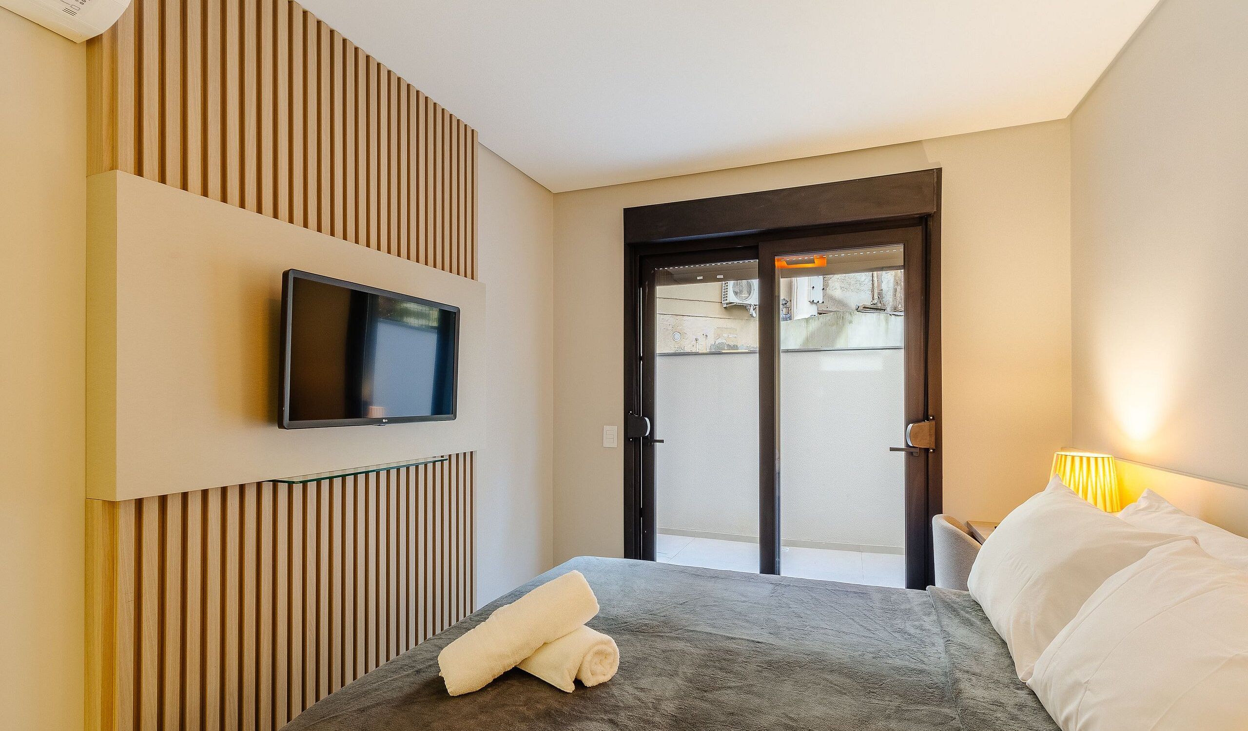 Apartamento Básico | Ferro/tábua de engomar, Wi-fi grátis, roupa de cama fornecida 