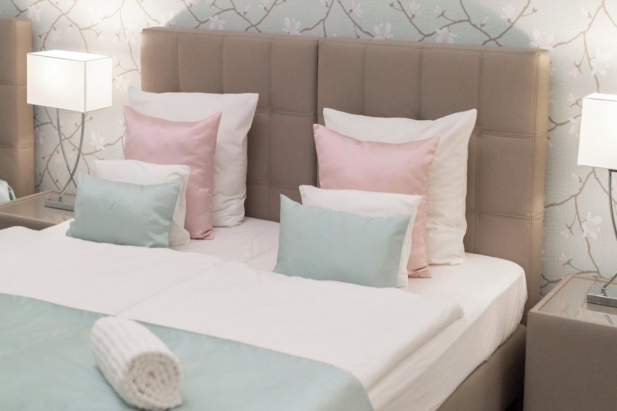 Quarto Triplo Clássico, vista para o pátio | 1 quarto, cofre no quarto, com mobília individualizada