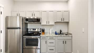 Apartamento Familiar | Cozinha privada | Um frigorífico/congelador grande, um micro-ondas, um forno