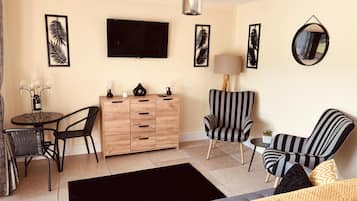 Apartamento | Área de estar | TV