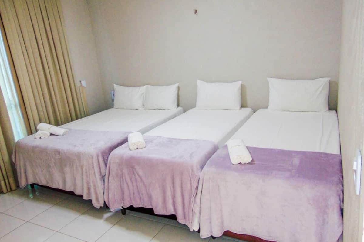 Quarto quádruplo, para não fumantes, banheiro privativo | Roupa de cama