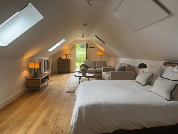 Cozy Studio Attic Retreat In Bettws Newydd - Herefordshire