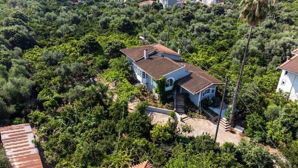 Serene Seaside Bliss - Lush Secluded Garden Oasis - Kalamata