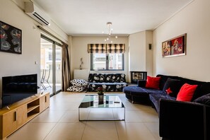 Casa | 2 quartos, secretária, internet de alta velocidade 