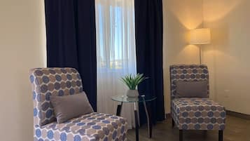 Quarto quádruplo luxo | Frigobar, cortinas blackout, ferros/tábuas de passar roupa