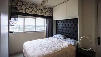 2 quartos, cortinas/cortinados opacos, quartos insonorizados