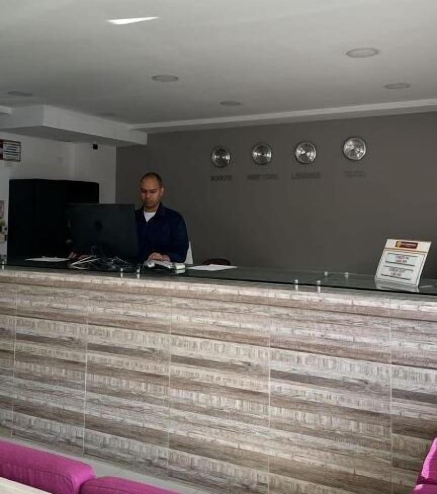 Hgo Hotel - 산티아고데칼리