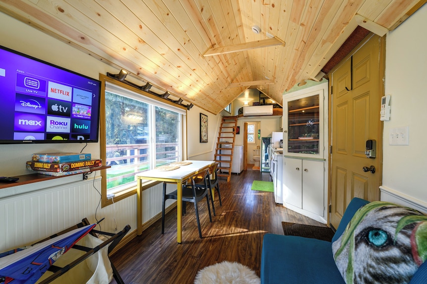 Birdhouse: Country Living Close To Everything - Oregon