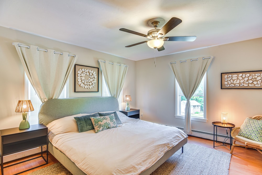 Wakefield Escape: Walk To Downtown & Near Beaches! - Exeter, RI