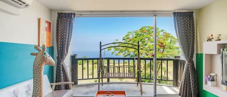 Quarto casal luxo, sacada, vista para o mar | Vista do quarto