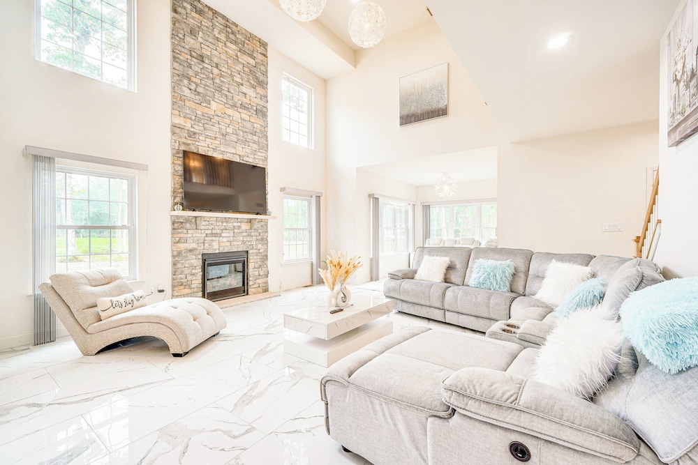 Deck & Yard: Spacious Poconos Home - Palmerton, PA