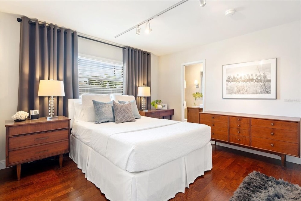 Escape To Paradise At Coconut Palms: Your 2 Bed_2 Bath Tropical Retreat Awaits! - Englewood, FL