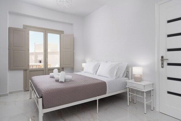 Yiota Collection 4 Suites & 4 Prive Jacuzzi - Santorini